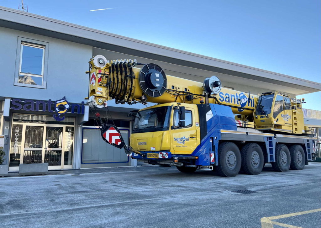 I NOSTRI MEZZI - Santoni Autogru - Tipologie di mezzi per ogni esigenza